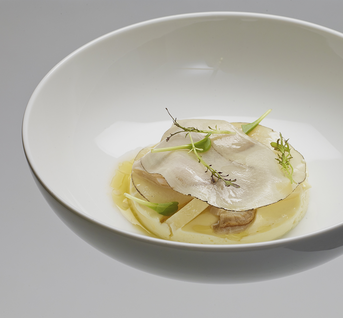 Oyster, potato espuma and black radish | FOUR Magazine